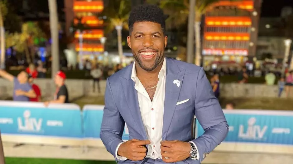 NFL Alum Emmanuel Acho e tšoere Khethetso ea 'Kamora ho Qetela Rose'! Kopana le Phetoho ea Chris Harrison