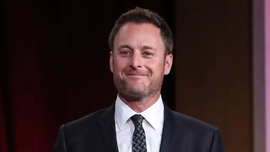 'ປະລິນຍາຕີ' Alums ຕີ Chris Harrison ຫຼັງຈາກ Rachael Scandal