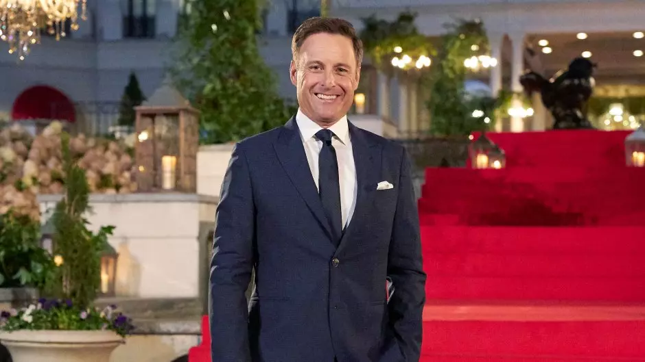 Hosoloina ve ny mpampiantrano Bachelor Chris Harrison? Fan Top Picks