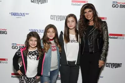 Teresa Giudice nrog cov ntxhais