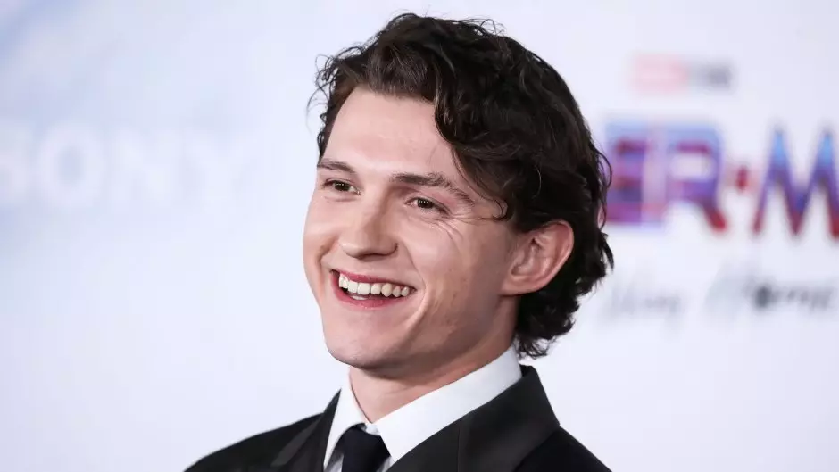 Tom Holland Net Worth: 'Örümçekden' näçeräk gazandy