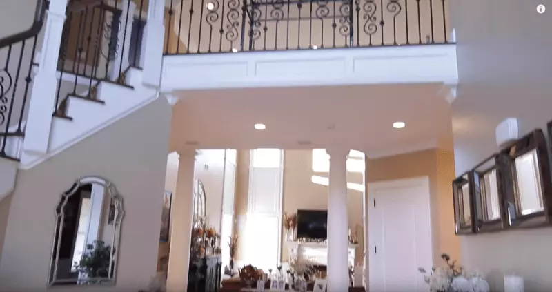 Pintu masuk rumah Nicole snooki