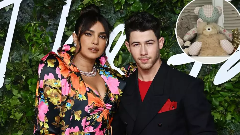 Die Kinderzimmer-Schauspielerin von Priyanka Chopra und Nick Jonas Tochter zeigt einen ersten Look mit Kuscheltieren und mehr