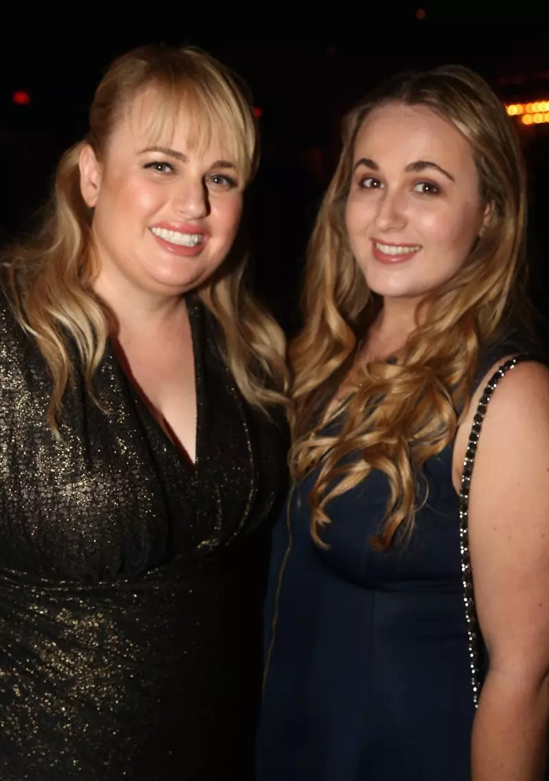 Rebel Wilson אח אנכי