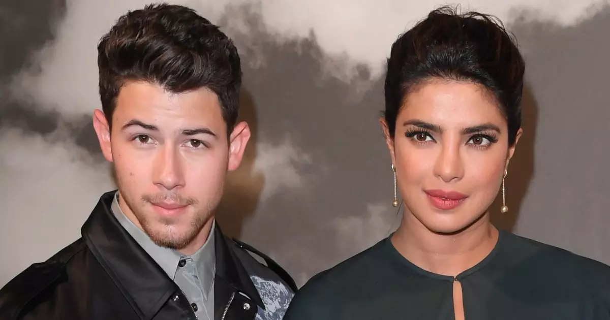 Priyanka Chopra Hais tias Nws thiab Nick Jonas 'Kev Sib Txuas' dhau ntawm kev ua siab zoo