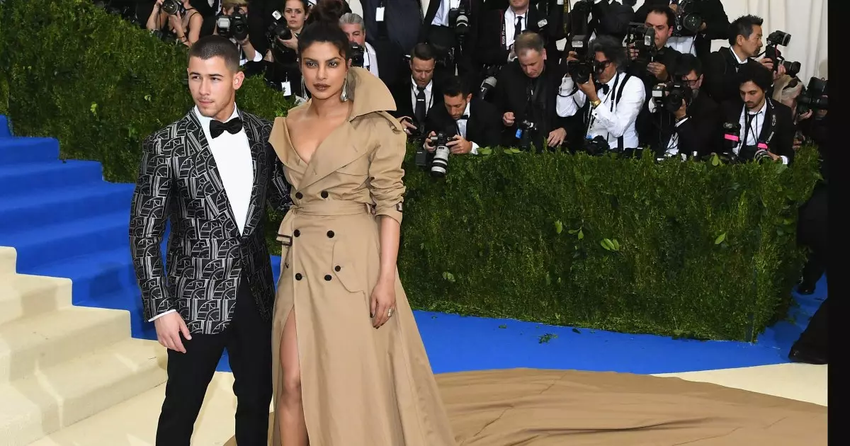 Hoe het Nick Jonas en Priyanka Chopra ontmoet? Sien Sentimentele Pos