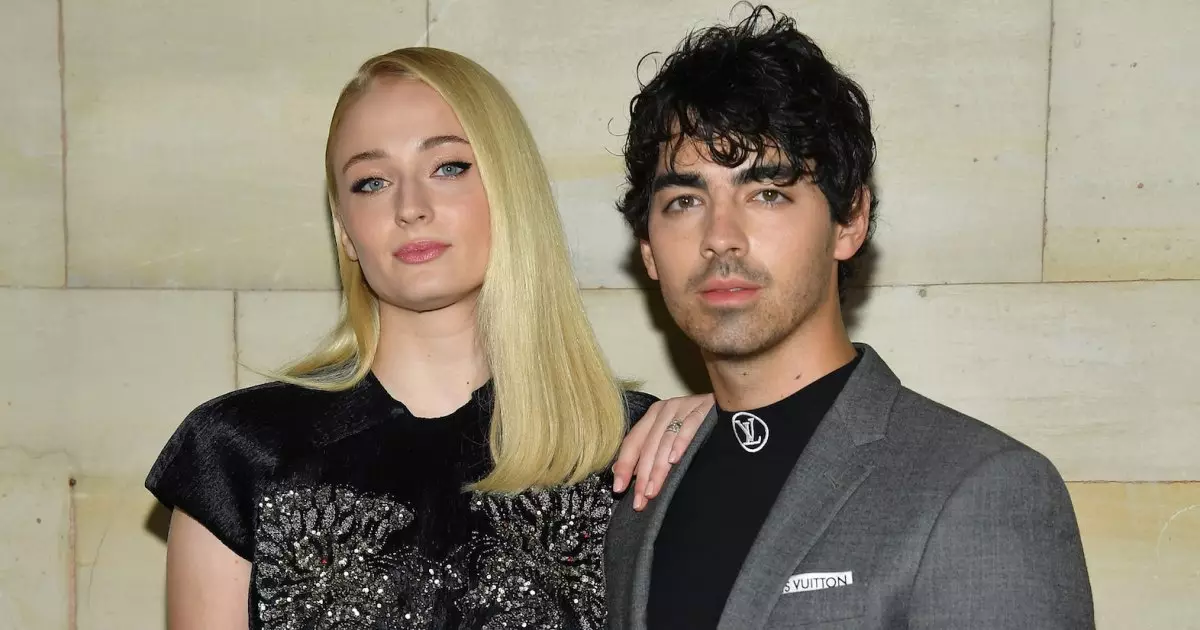 Sophie Turner hloov lub xeem tom qab yuav Joe Jonas