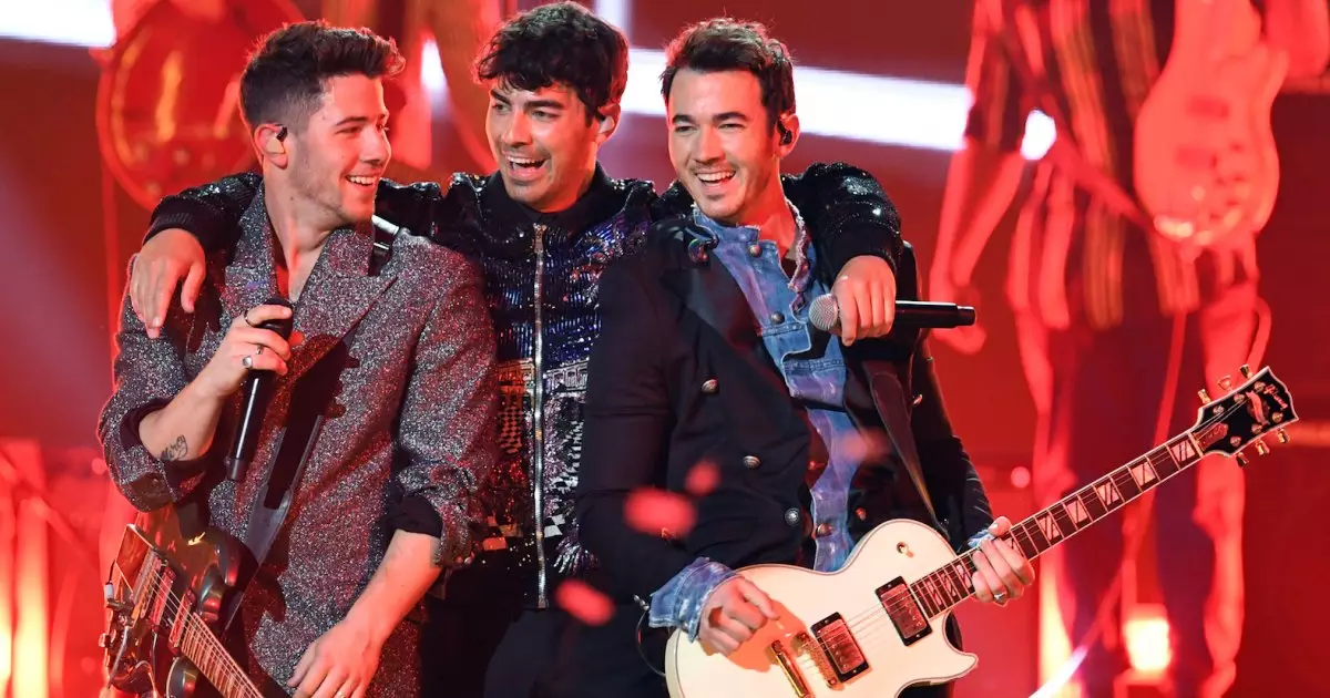 Jonas Brothers BBMAs Performance: Софи менен Приянканын реакциясын көрүңүз!