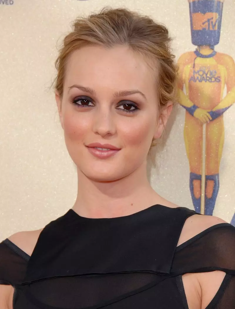 Leighton Meester والدين تي ڪيس داخل ڪري ٿو