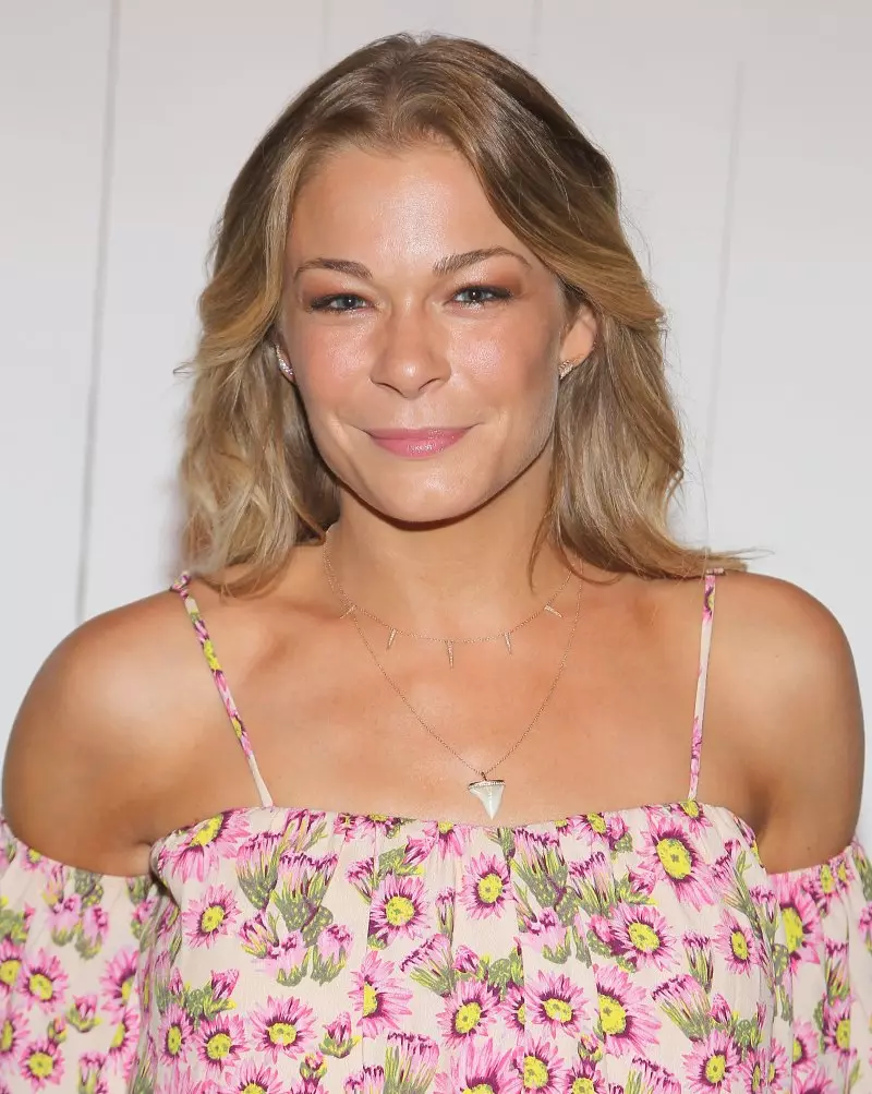 Leann rimes ئاتا-ئانىسىنى ئەرز قىلدى