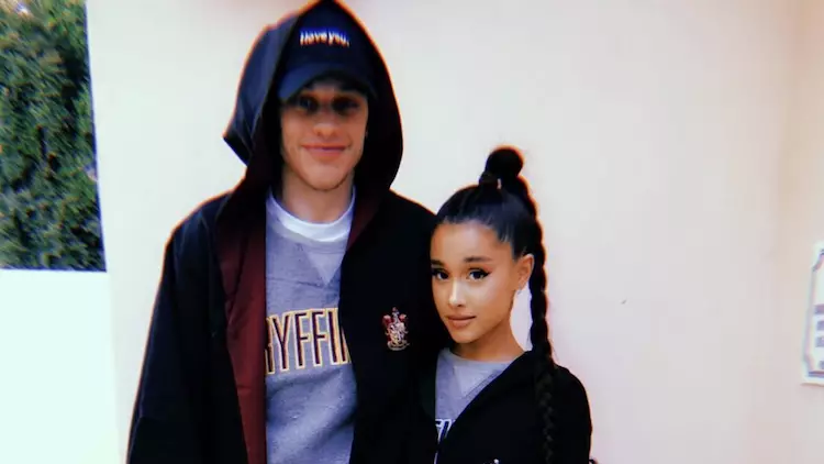 Është fejuar ariana grande