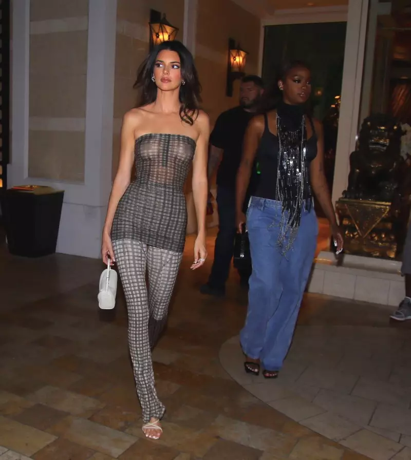 Vet en Braless! Foto's van Kendall Jenner die al jaren geen beha draagt