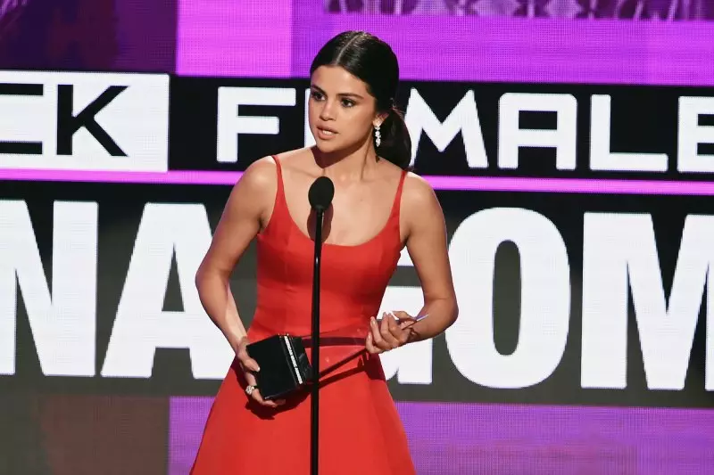 Amas selena gomez lub sijhawm