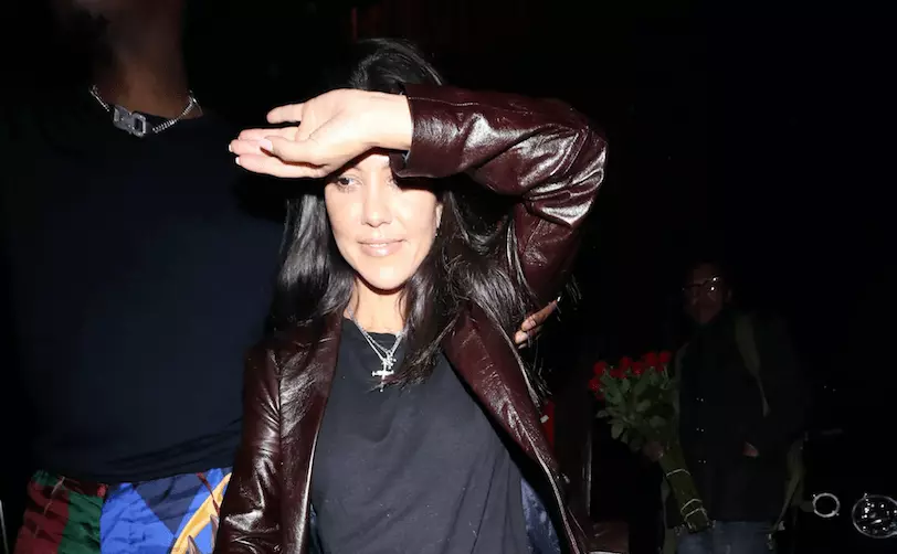 Kourtney Kardashian, spacery, brązowa skórzana kurtka, Los Angeles