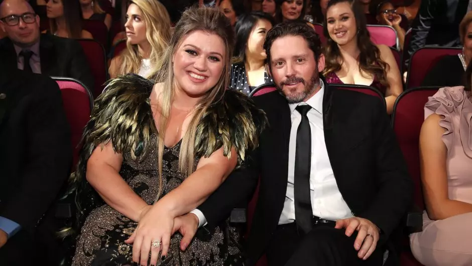 Si Kelly Clarkson nga bana nga si Brandon Blackstock nakig-date sa gabii