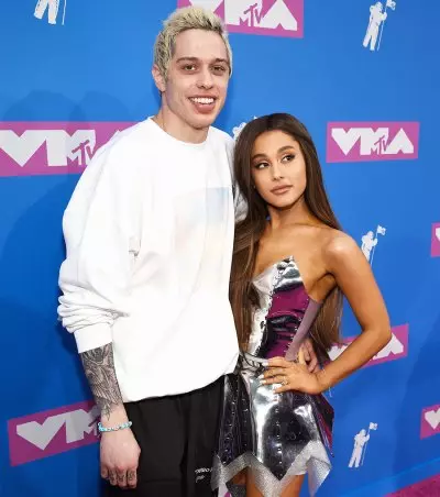 Ariana Grande Pete Davidson ဆက်သွယ်ရန်