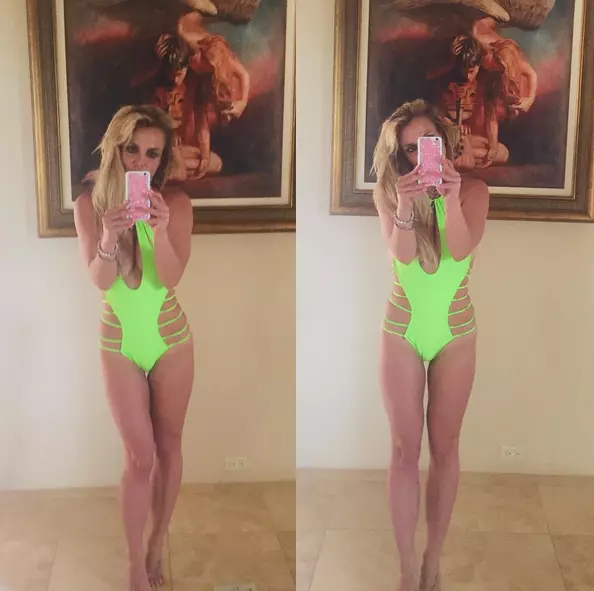 Britney spears swimsuit awak