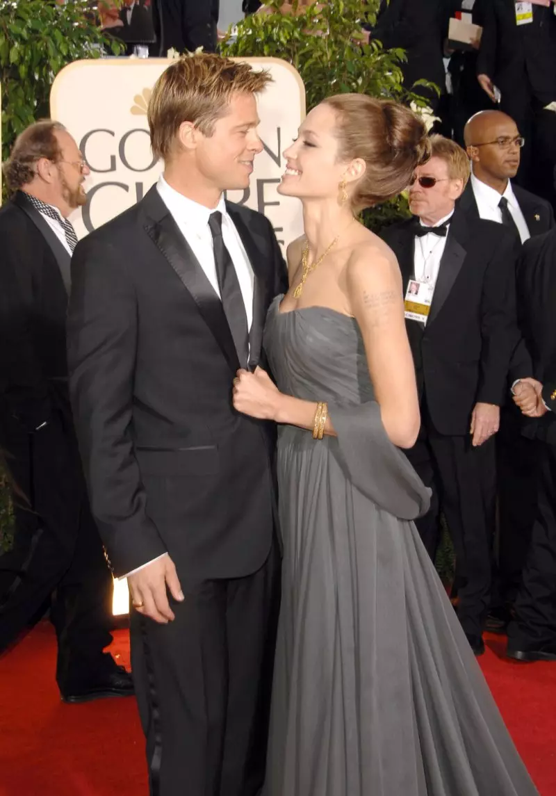 Angelina Jolie Brad Pitt gbara alụkwaghịm 4