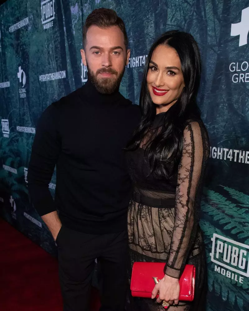 Artem Chigvintsev e Nikki Bella embarazadas