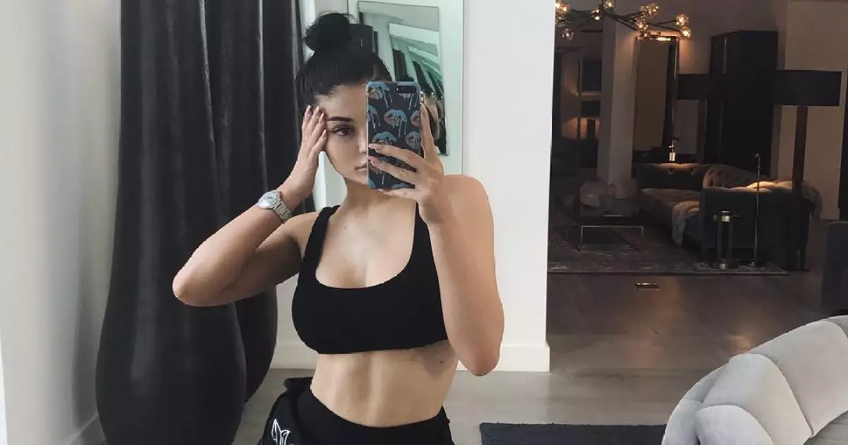 Iyalin Kardashian Sexy Selfies An Buga a tsakiyar abin kunya