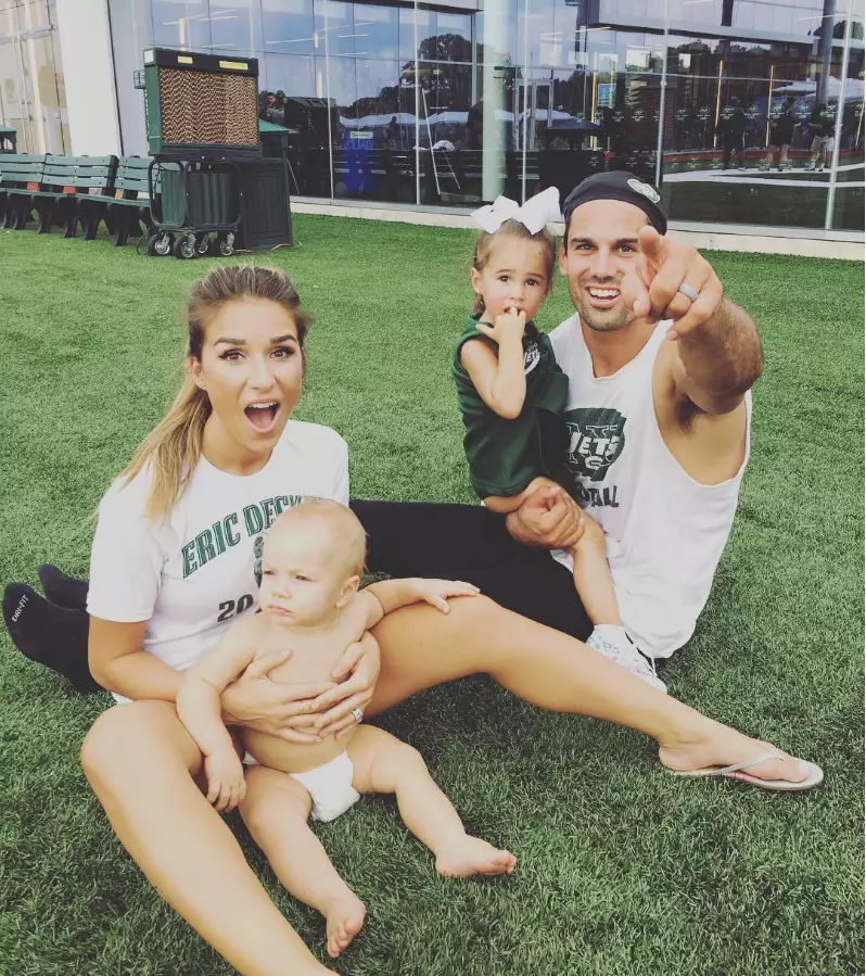 Familia ya Jessie james eric Decker 6