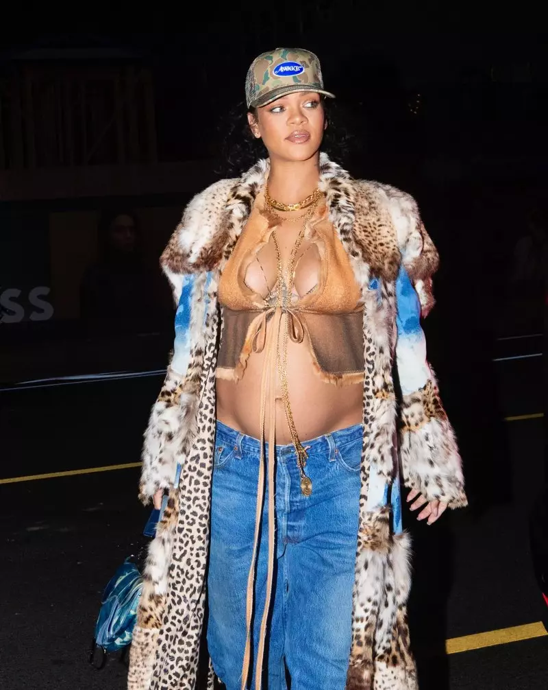 Rihanna bulistir Baby nabrak