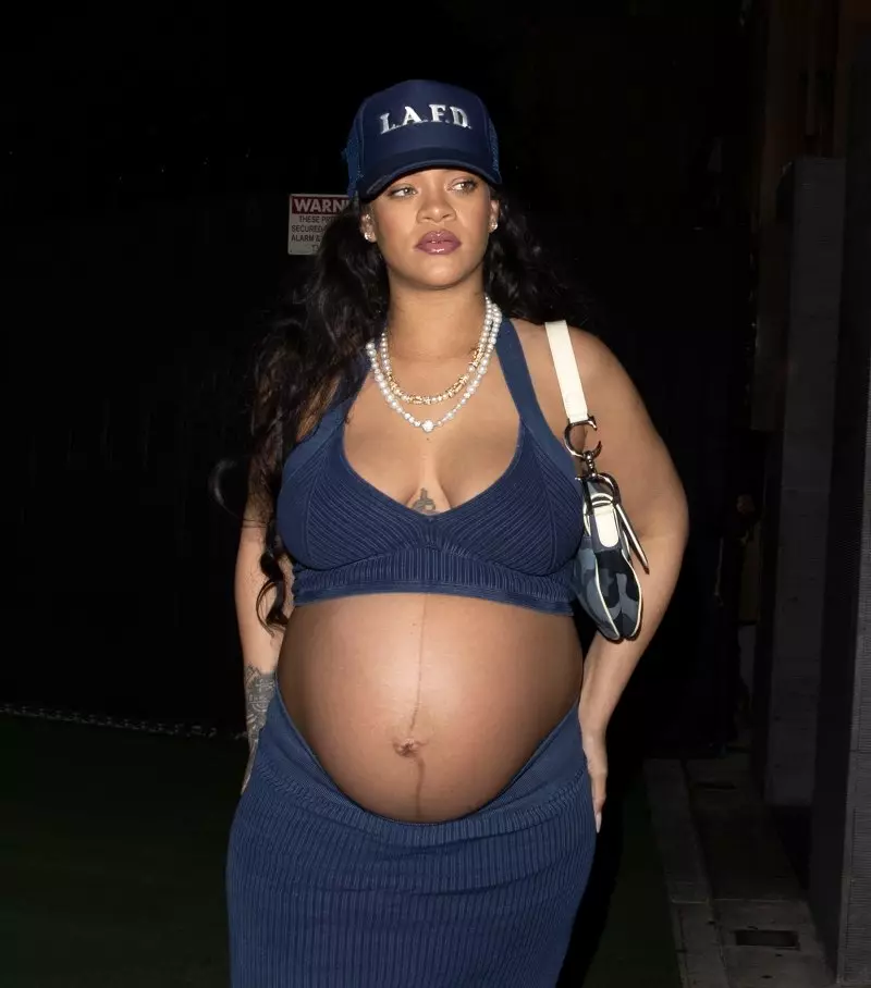 U porlaydi! Rihannaning yigiti A$AP Roki bilan homiladorligida o'sib borayotgan chaqalog'ining suratlarini ko'ring