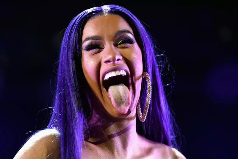 Cardi B говорит, что она не замужем