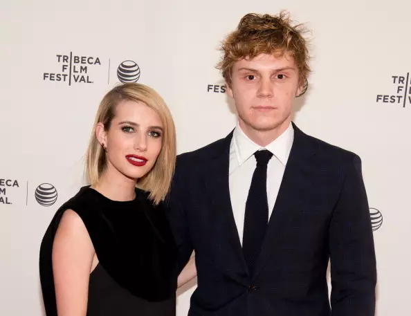 Emma roberts evan peters fiyanse