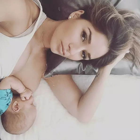 Jessie james decker imettää