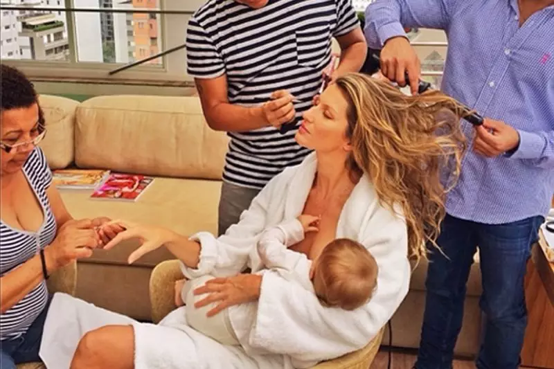 Gisele Bundchen che allatta al seno instagram