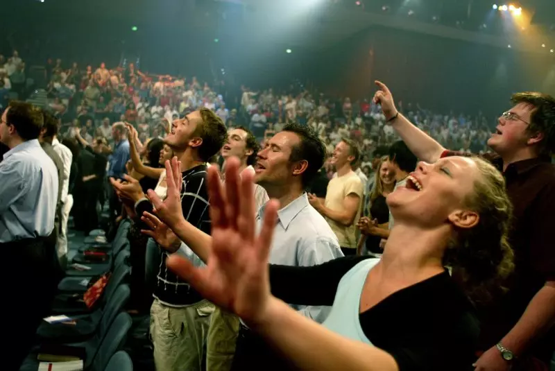 Hillsong mengeksploitasi sukarelawan