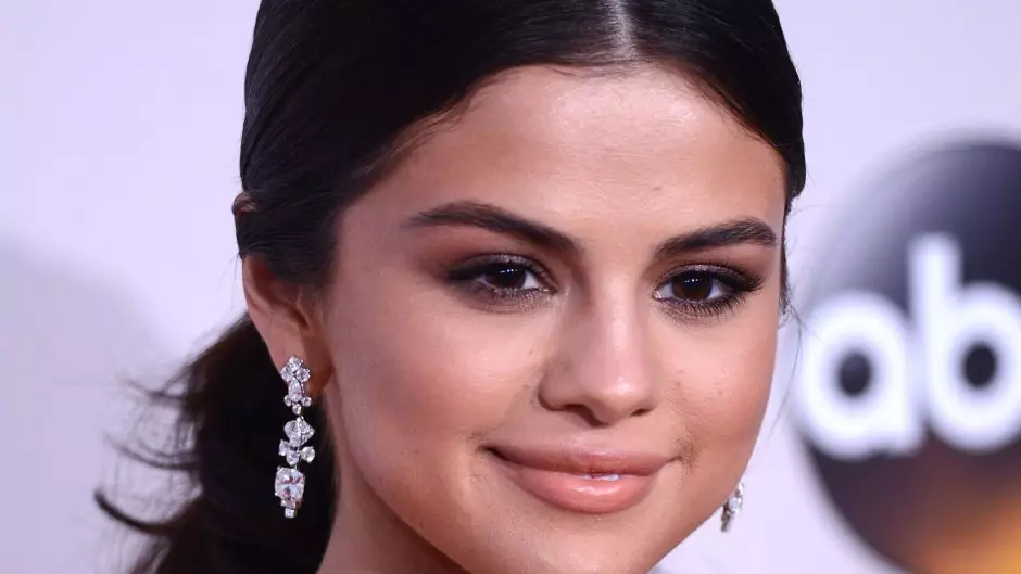 Selena Gomez la semajna modo