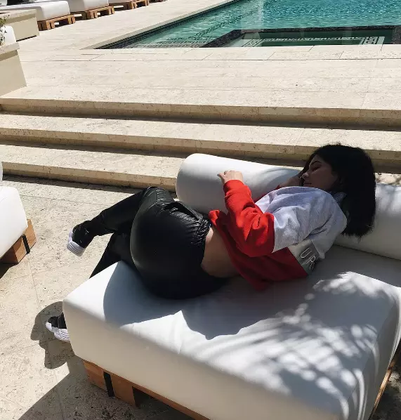 Kylie jenner butt 3 71