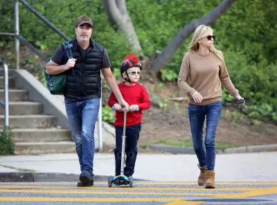 Anna Faris et son petit ami se promènent à LA