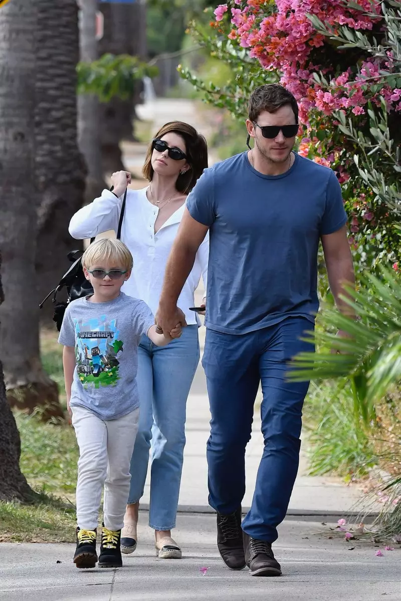 O Katherine Schwarzenegger, Chris Pratt ma lona Alo o Jack Pratt e uulima uma i la latou tafaoga i le Aso Sa