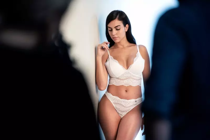 UGeorgina Rodriguez ubonisa iigophe ze-lingerie brand Yamamay