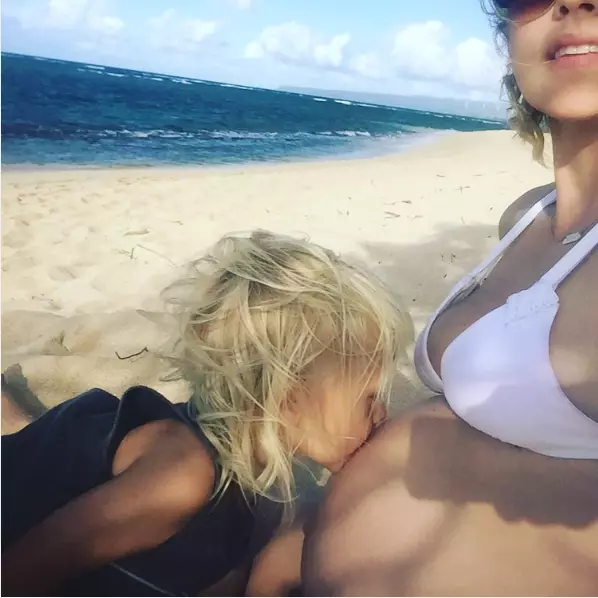 Teresa Palmer baby bump 2