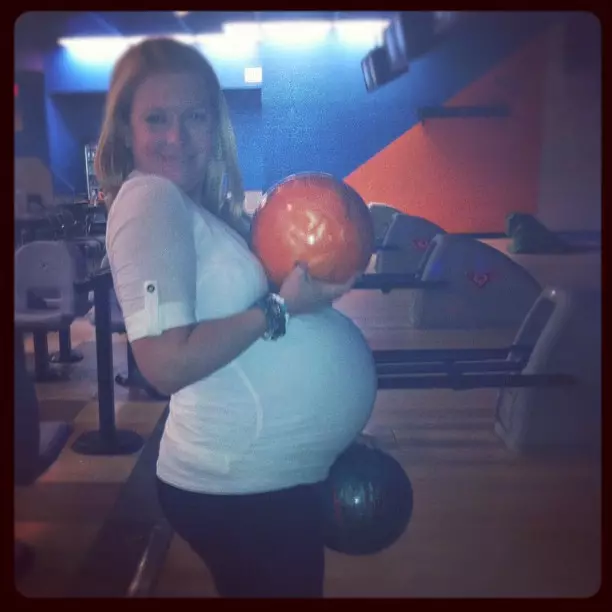 Melissa Joan Hart baby bump