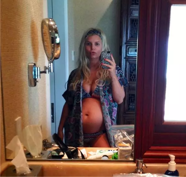 Jessica Simpson Bump