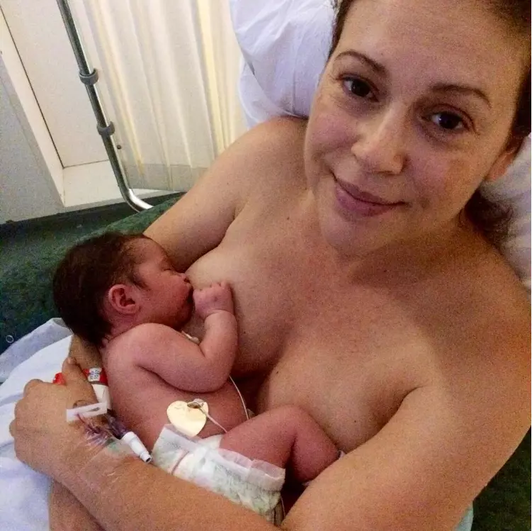 Alyssa milano mamnutrado 5