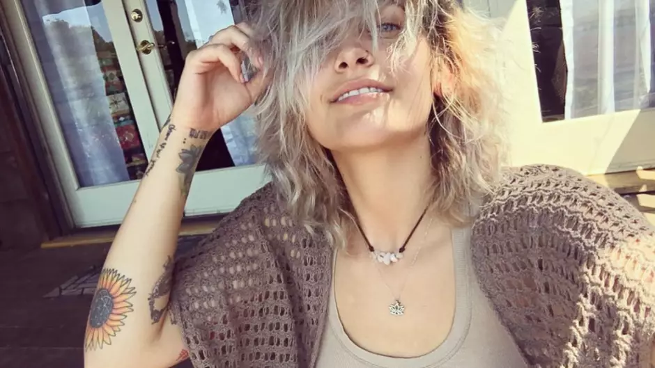 Model oedran newydd Paris jackson