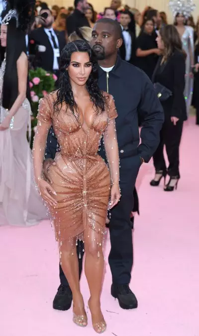 Kim Kardashian سان ملاقات ڪئي گالا کمر نن corset وزن گھٽائڻ