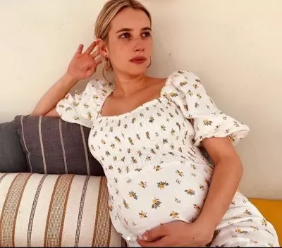 emma-roberts-baby-bump-gravid