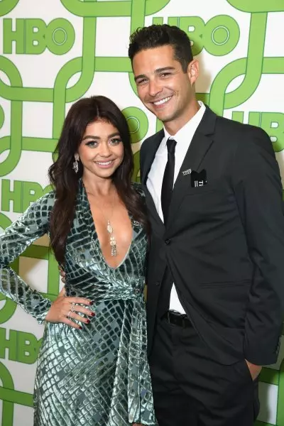 SARAH HYLAND WELLS ADAMS Birlikte Gülümseyin