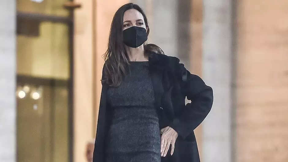 Vestido negro de Angelina Jolie Roma