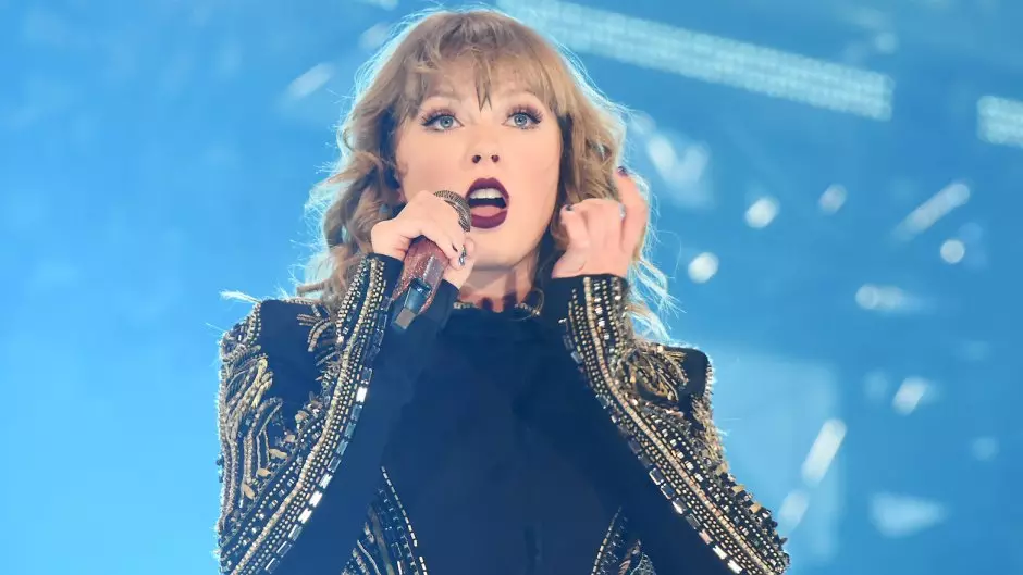 Taylor Swift gül dövmesi gerçek