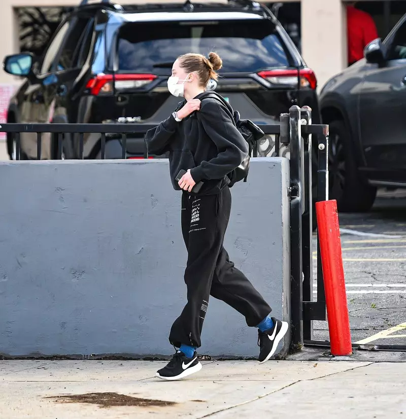 Shiloh Jolie-Pitt Memakai Peluh di Kelas Tarian di L.A.: Foto 4