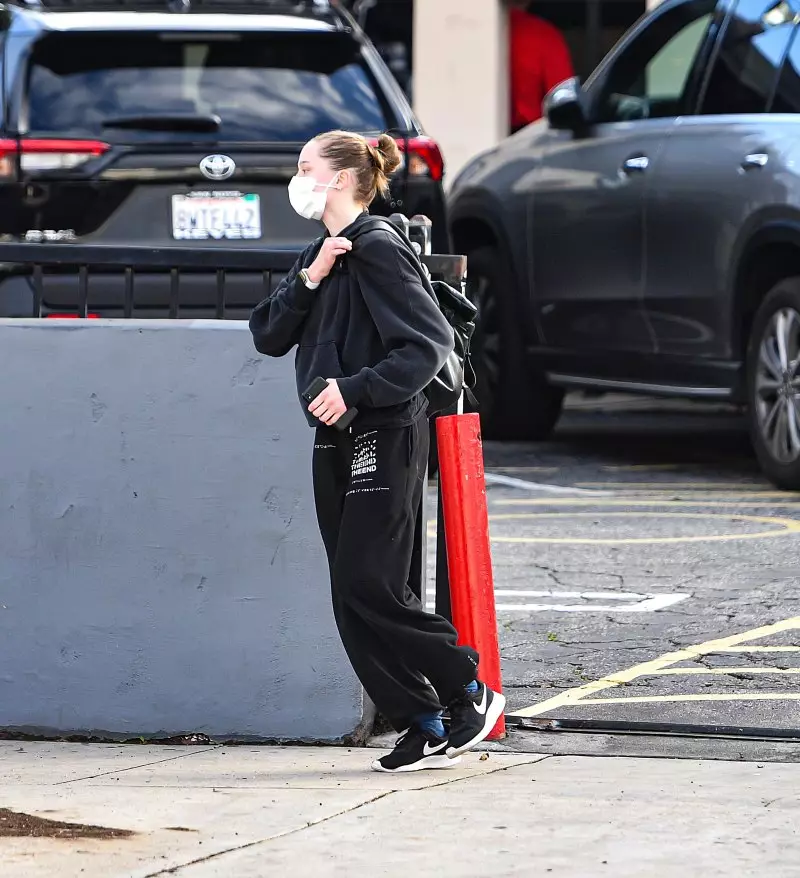 Shiloh Jolie-Pitt Memakai Peluh di Kelas Tarian di L.A.: Foto 3