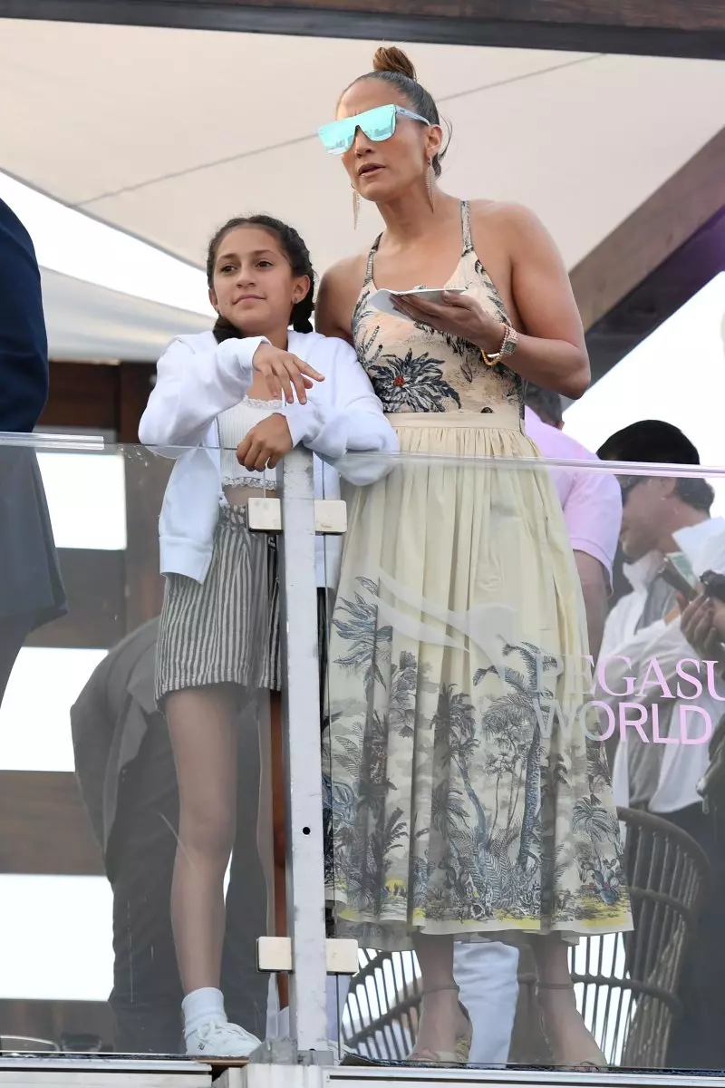 Jennifer Lopez neMwanasikana Emme's Cutest Twinning Photos 4